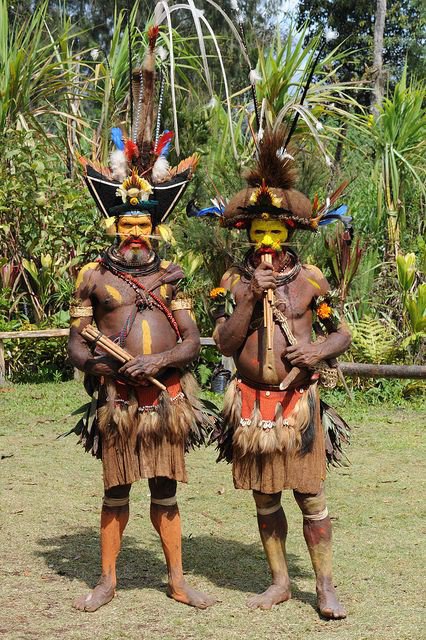 The Bright Faces of the Huli Wigmen of Papua New Guinea - TalkAfricana