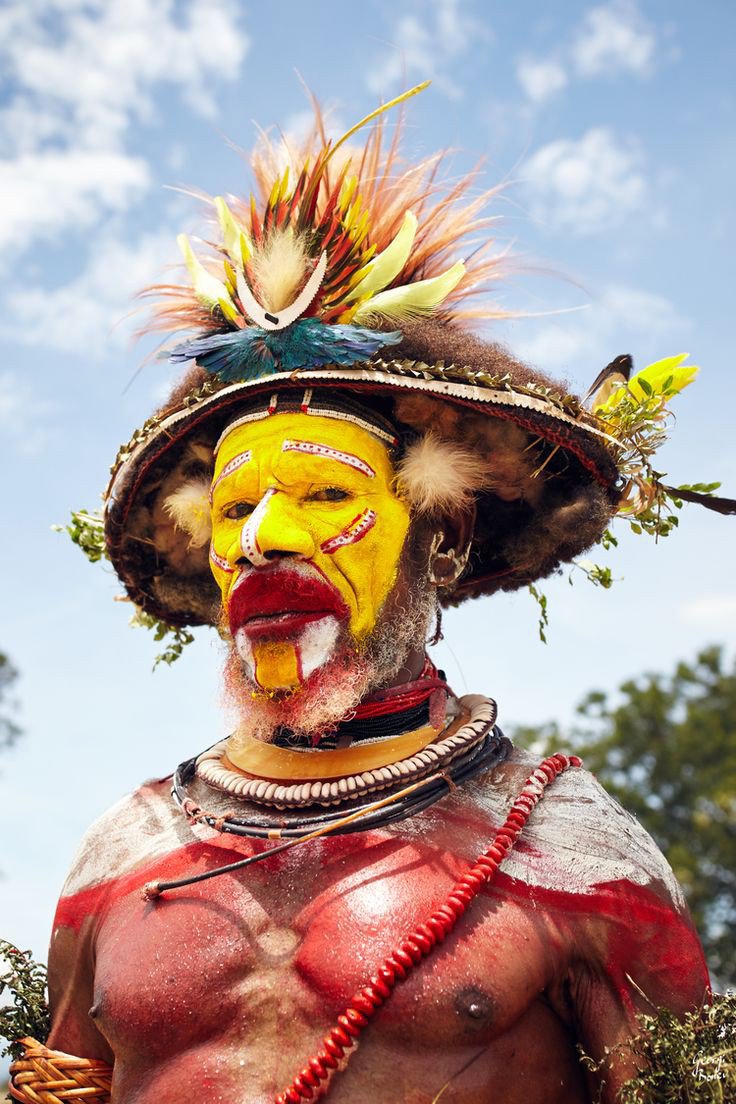 The Bright Faces of the Huli Wigmen of Papua New Guinea - TalkAfricana